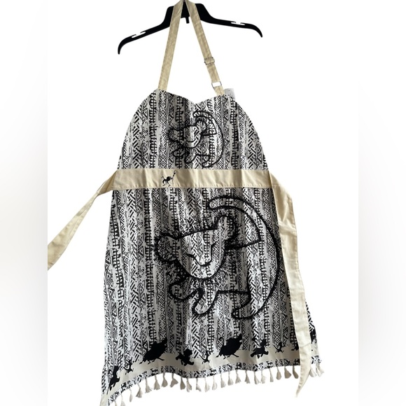 Disney | Kitchen | Disney The Lion King Apron Nwt | Poshmark